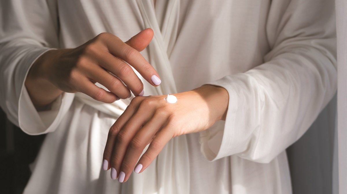 Treat Dry Hands: A Three-Step Hand Care Routine – Omorovicza